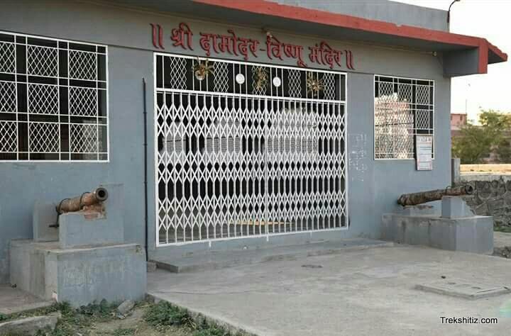 Chakan Fort - Photo book