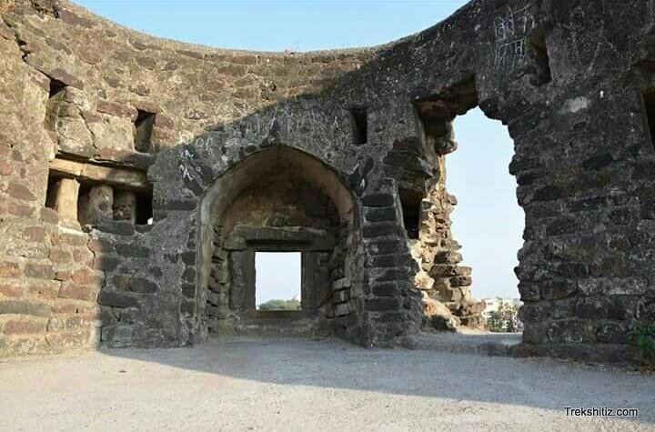 Chakan Fort - Photo book