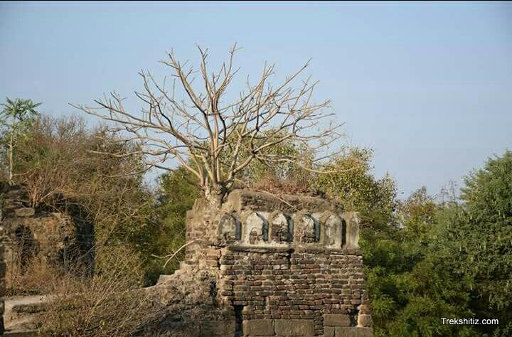 Chakan Fort - Photo book